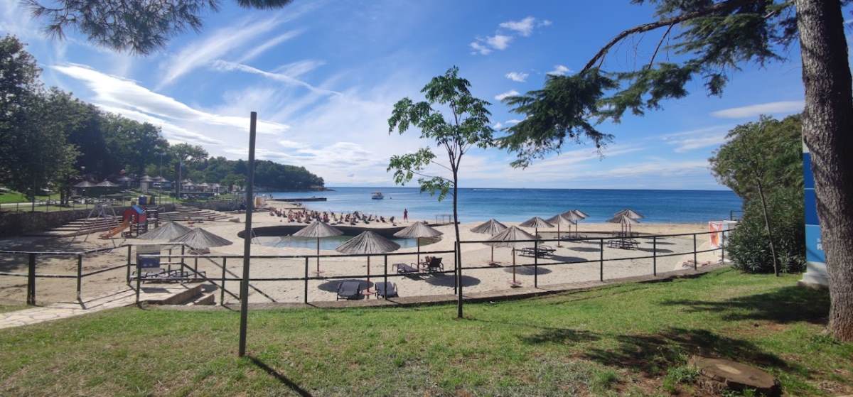 A day at Brulo Beach in Poreč - Istria tourism information